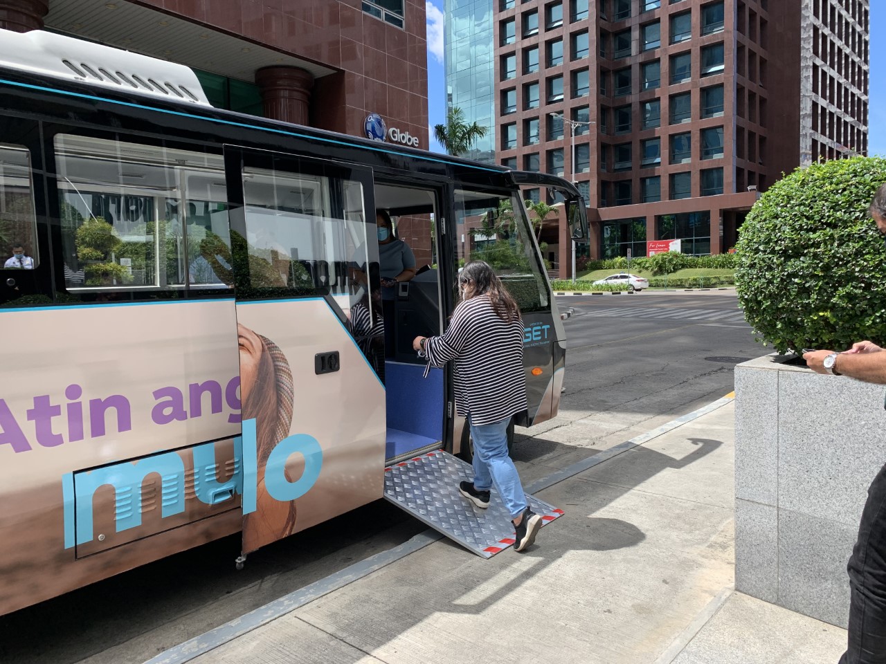 Lexmark Cebu partners with GET for electric buses rollout in Cebu ...